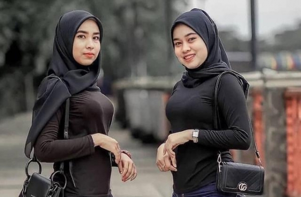 马来西亚2女网上公开征婚，晒美照高喊：想嫁同1人_看看头条_中华网